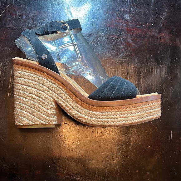 UGG | Shoes | Ugg Laynce Sz 95 Black Suede Wedges Euc | Poshmark